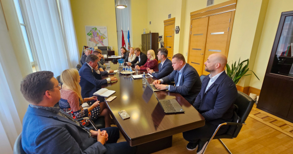 Rīgas vicemērs Ratnieks ar Rīgas Centrāltirgus vadību vienojas par ...